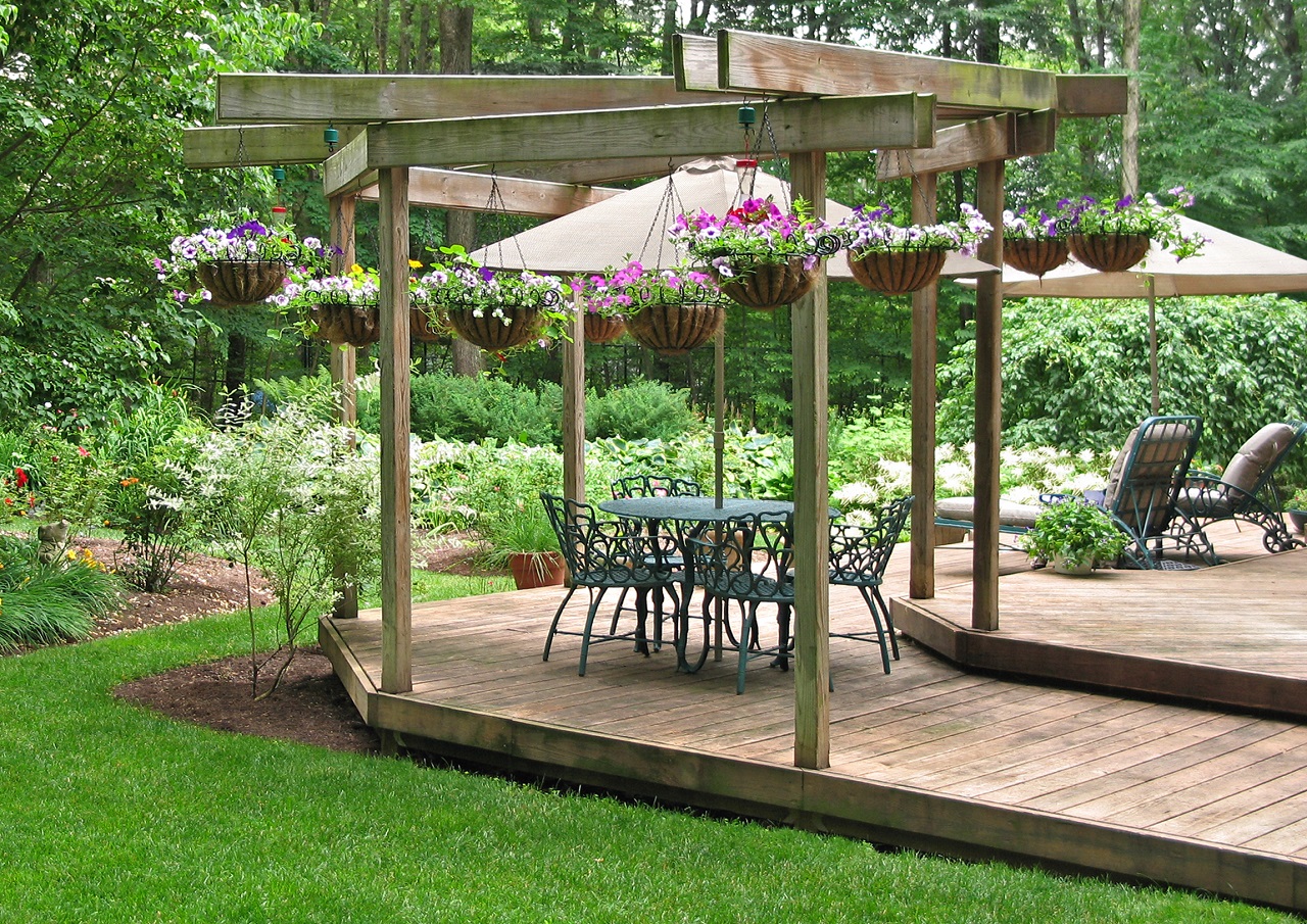 How to Build a Floating Deck | Ecochoice